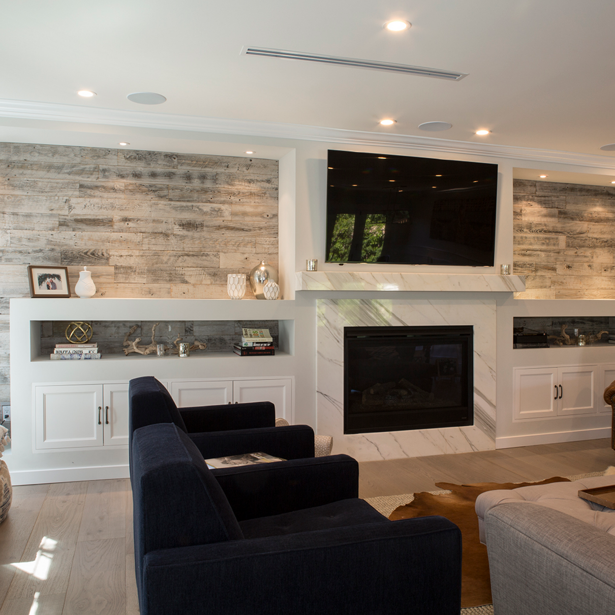 Reclaimed Weathered Wood Gray Wall Planks | Stikwood