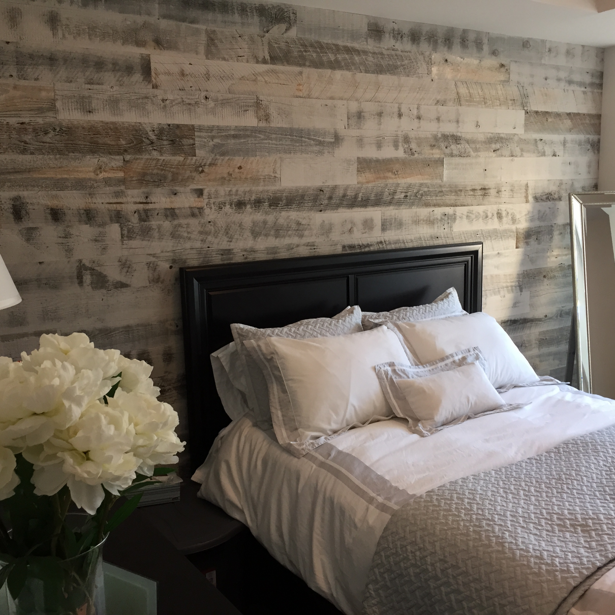 Reclaimed Weathered Wood Gray Wall Planks | Stikwood