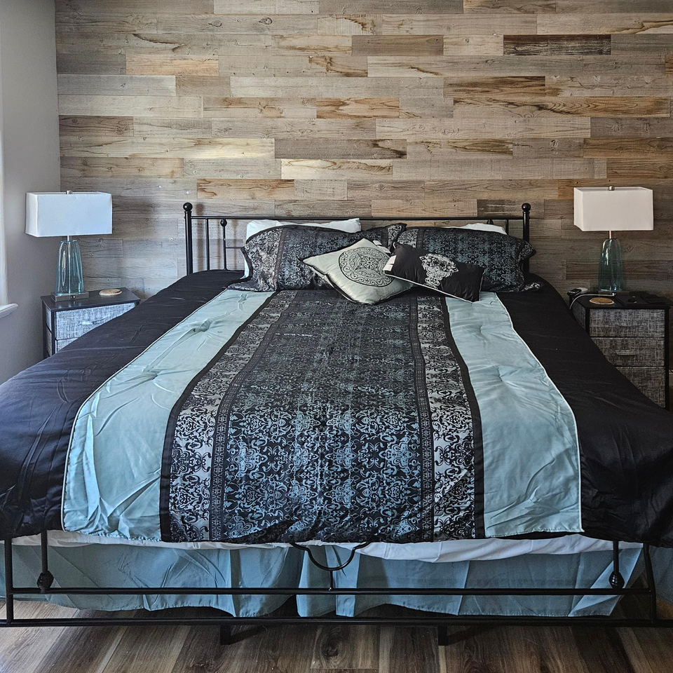 Silvermyst Reclaimed Wood Planks | Stikwood